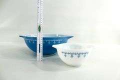 Pyrex Glass "Snowflake Garland" Cinderella Nesting Mixing Bowls ...