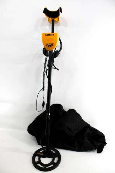 Garrett Ace 300 Digital Target Metal Detector. - Bunting Online Auctions