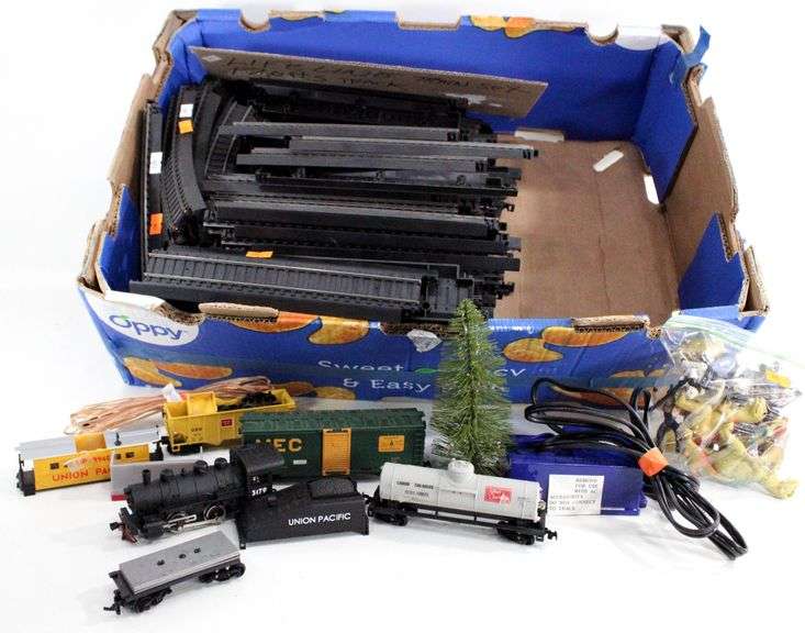 Model Train Cars Track and More - Bunting Online Auctions