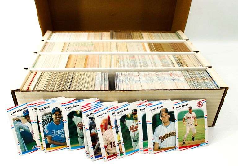 Lot of Baseball Cards - Bunting Online Auctions