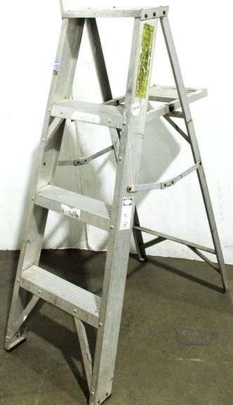 Type II Aluminum Step Ladder - Bunting Online Auctions