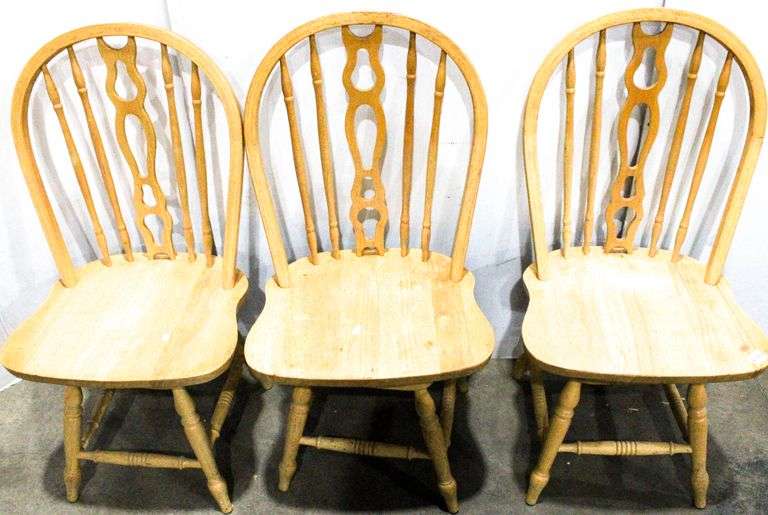 Keyhole Back Dining Chairs - Bunting Online Auctions
