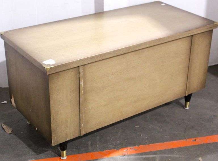 Lane Furniture Cedar Lined Chest, 35"x17"x18" - Bunting Online Auctions