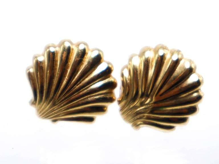 14KT Gold Shell Earrings. - Bunting Online Auctions