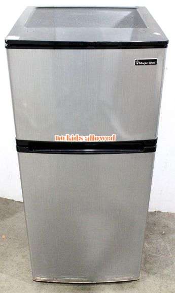 Magic Chef Mini Refrigerator - Model HVDR430SE. 20x19x43 WAREHOUSE Row ...