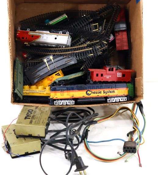 Vintage Model Train Cars, Engine, Track and More - Bunting Online Auctions