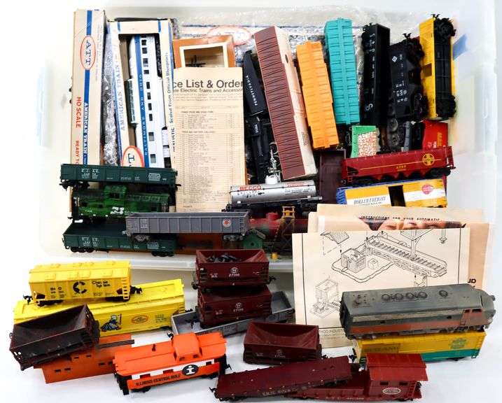 Model Train Cars and Accessories - Bunting Online Auctions