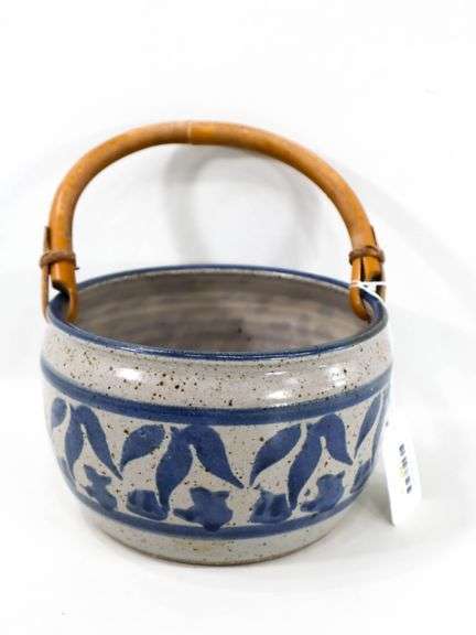 Ceramic Stoneware Basket with Handle - Bunting Online Auctions