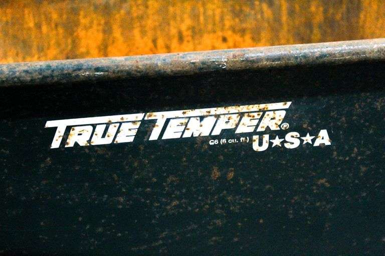 True Temper USA Metal Wheelbarrow. 27x58x26 - Bunting Online Auctions