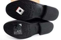 Ugg Pure Wool Sock Lining RN88276 Boots Size 8 - Bunting Online Auctions