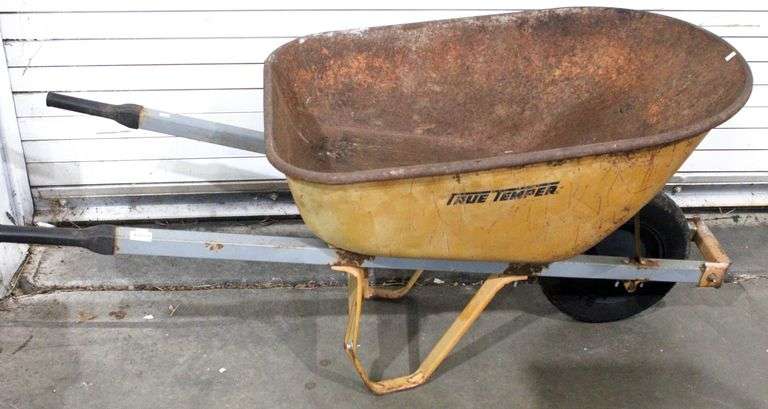 True Temper Wheelbarrow - Bunting Online Auctions