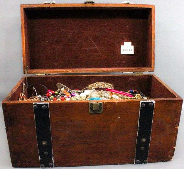 Treasure Chest full of jewelry, double handled wooden chest. - Bunting ...