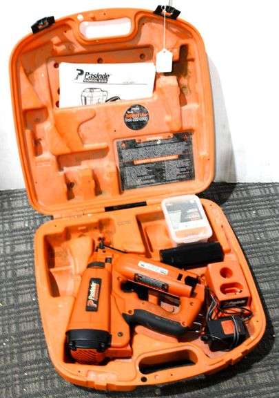 Paslode Cordless 16 Ga Angled Finish Nailer, model 916200, in carrying ...