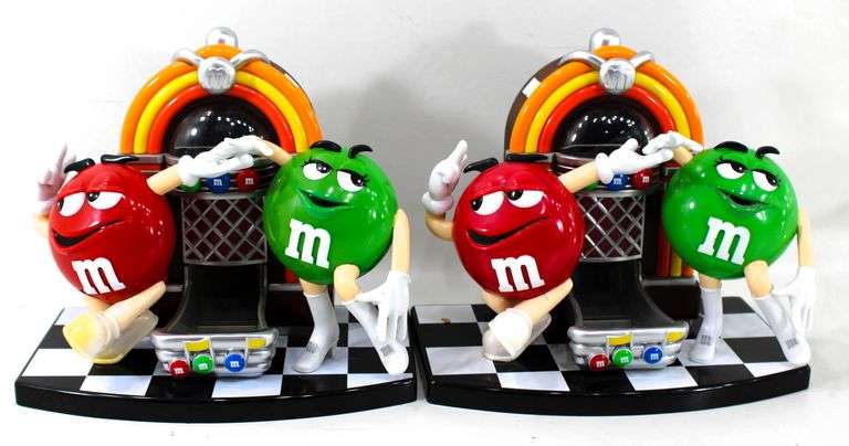 M & M Rock & Roll Cafe Jukebox Candy Dispenser. - Bunting Online Auctions