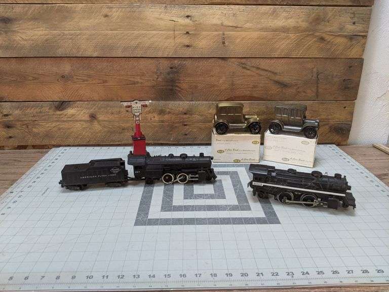 Model Trains. American Flyer 307 and Lionel 8213. Signal Light. 2 Car ...