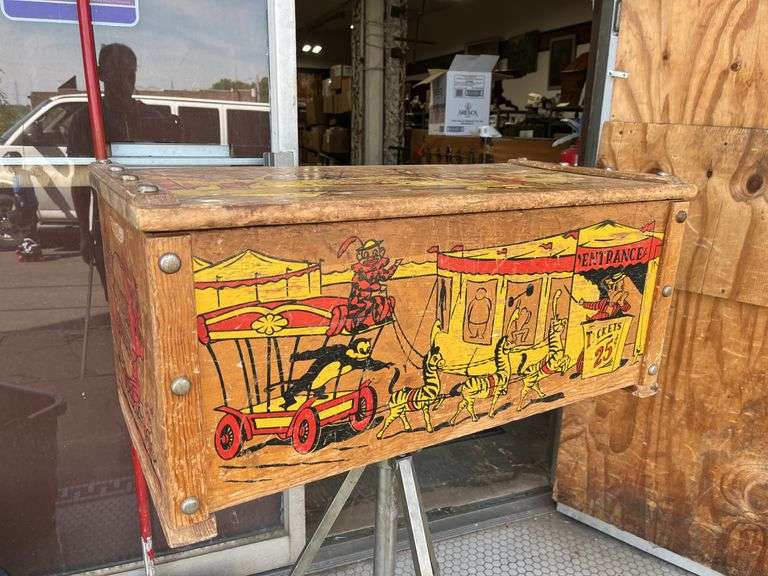 Circus Themed Toy Box - Bid On Estates Auction Services