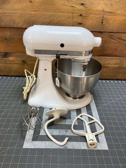 KitchenAid Mixer (was fairly dirty, I wiped off, needs further cleaning ...