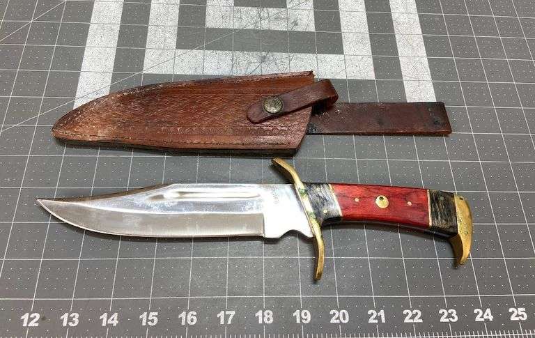 Timber Rattler Hunting Knife - Bid On Estates Auction Services