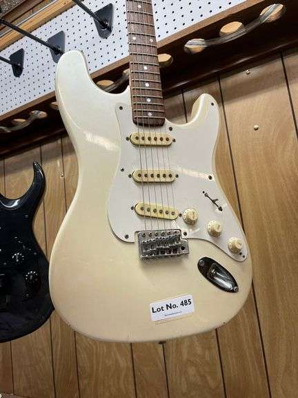 Hondo - H76 Electric Guitar - Bonnette Auctions