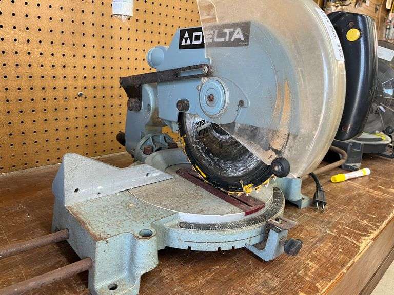 Delta 10" Compound Miter Saw - Bonnette Auctions