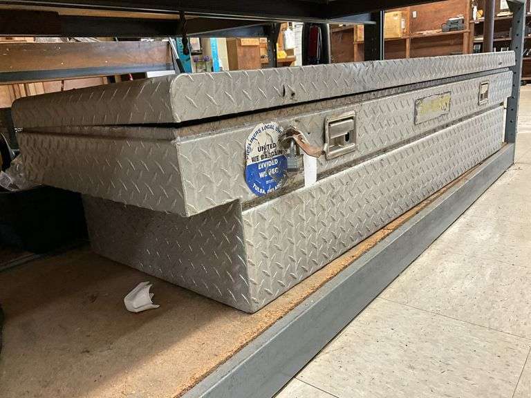 Husky Diamond Plate Tool Box - Bonnette Auctions