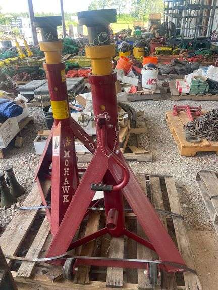 Pair of Mohawk Jack Stand- Model JS- 4775-40 - Bonnette Auctions