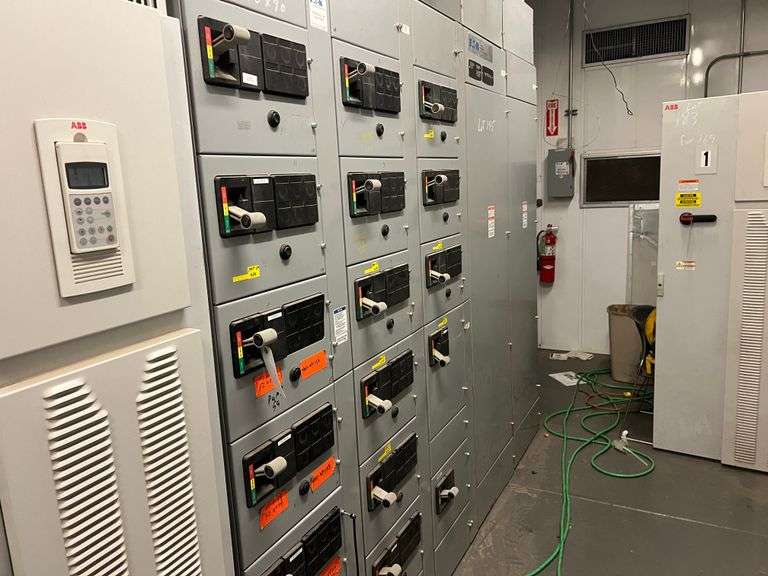 Eaton motor control center - Bonnette Auctions