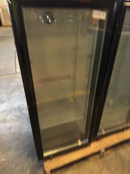 IDW Display Fridge - Bonnette Auctions