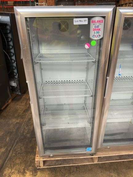 IDW Display Fridge - Bonnette Auctions