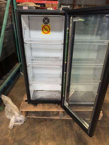 IDW Display Fridge - Bonnette Auctions