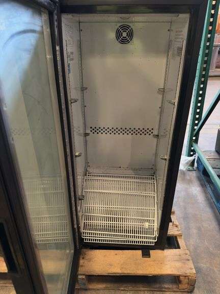 IDW Display Fridge - Bonnette Auctions