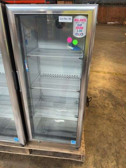 IDW Display Fridge - Bonnette Auctions