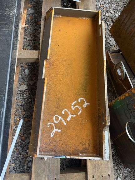 Mini Skid steer mounting plate FUTURE - Bonnette Auctions