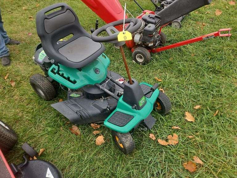 009 - WEED EATER 24" DECK RIDING MOWER - Bonnigson & Associates