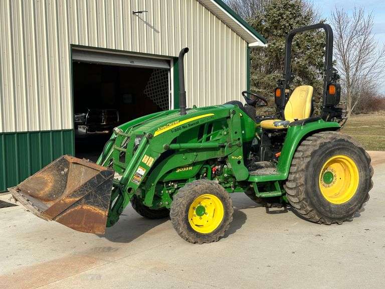 2014 John Deere 3033R - Bonnigson & Associates