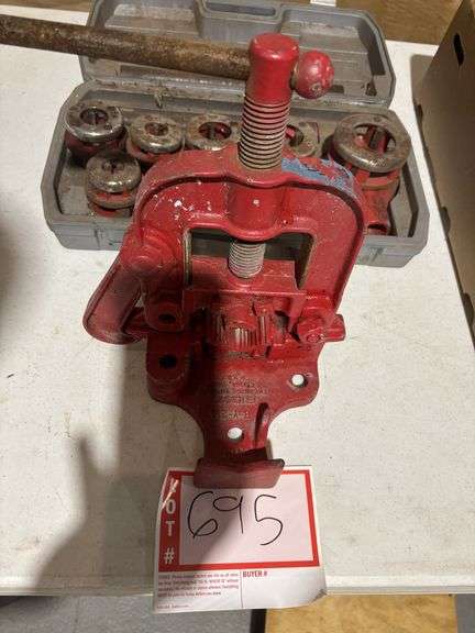 Rigid 2.5 inch pipe, vise and pipe threader in case - Bonnigson ...