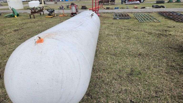 7833 - 1000 GALLON PEOPANE TANK - Bonnigson & Associates