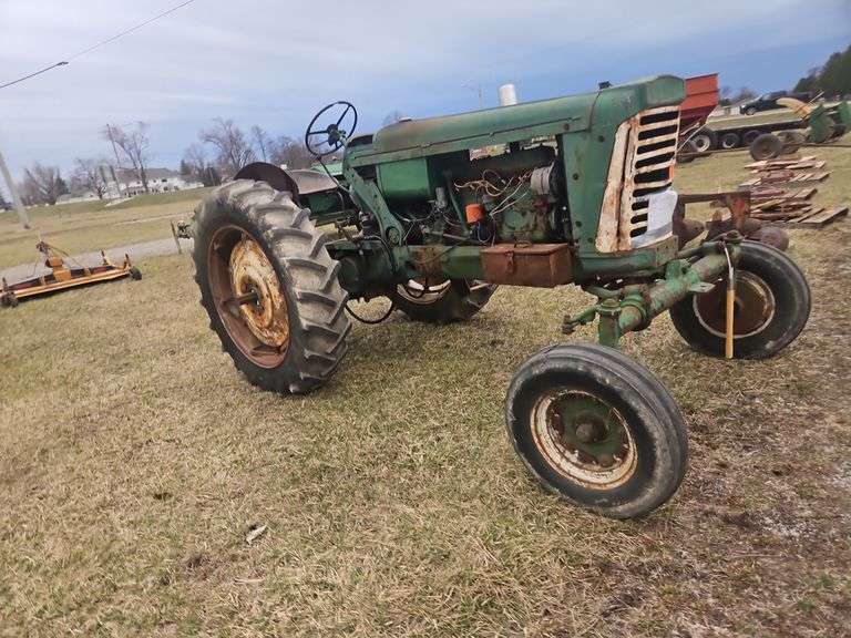 7807 - OLIVER 770 TRACTOR - Bonnigson & Associates