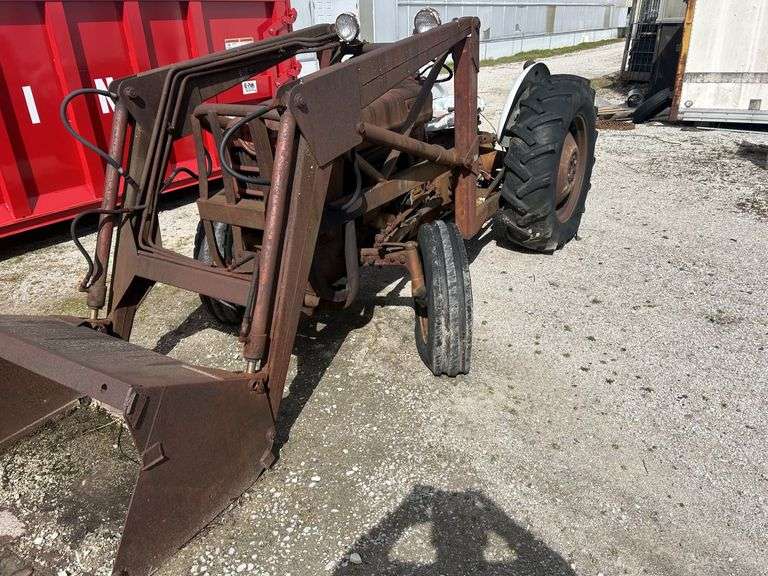 Ford 801 Loader Tractor - Bonnigson & Associates