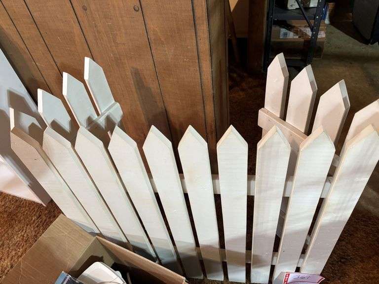 Small picket fence used for front of fireplace - Bonnigson & Associates