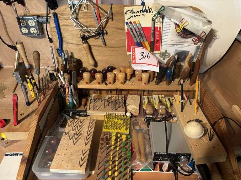 Wood carving station, electric Optima 2 Plus, and gouges, etc ...