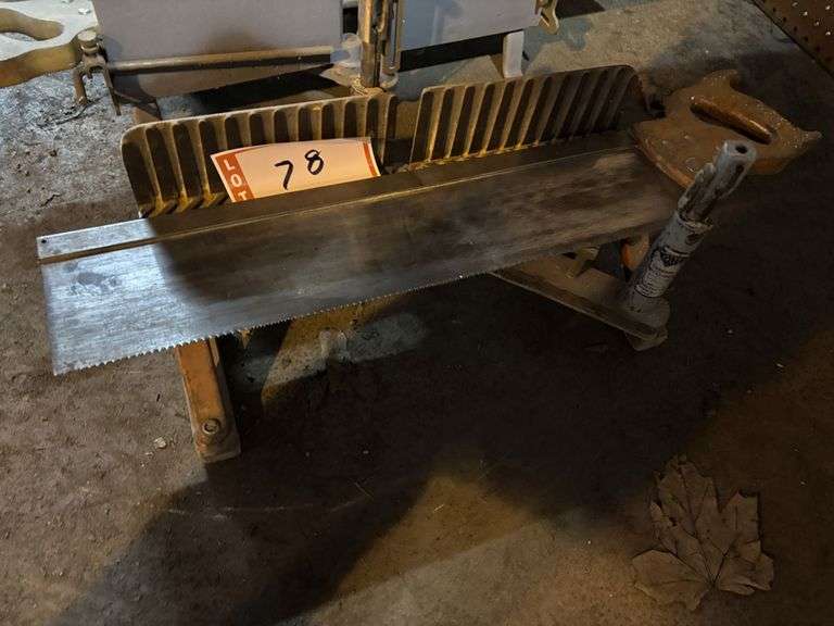 Hand miter saw - Bonnigson & Associates