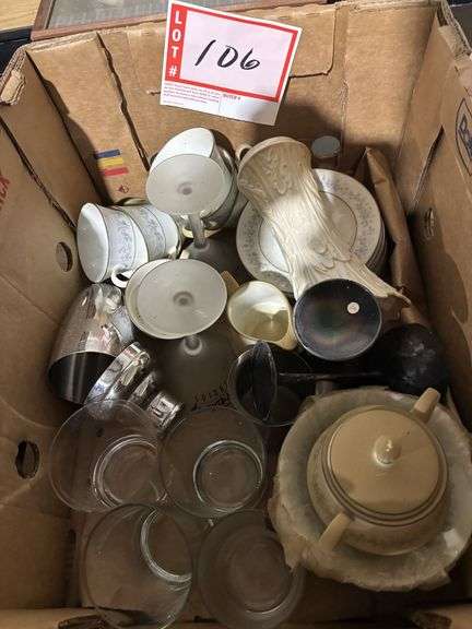 Cups and saucers and miscellaneous - Bonnigson & Associates