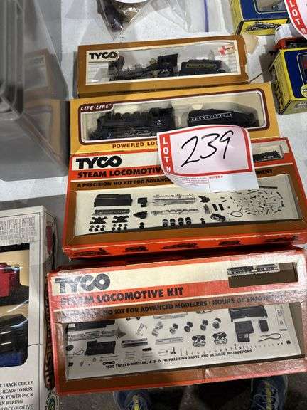 Tyco train engine engines - Bonnigson & Associates