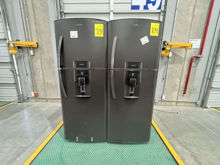 Lote de 2 refrigeradores, contiene: 1 Refrigerador con dispensador de ...