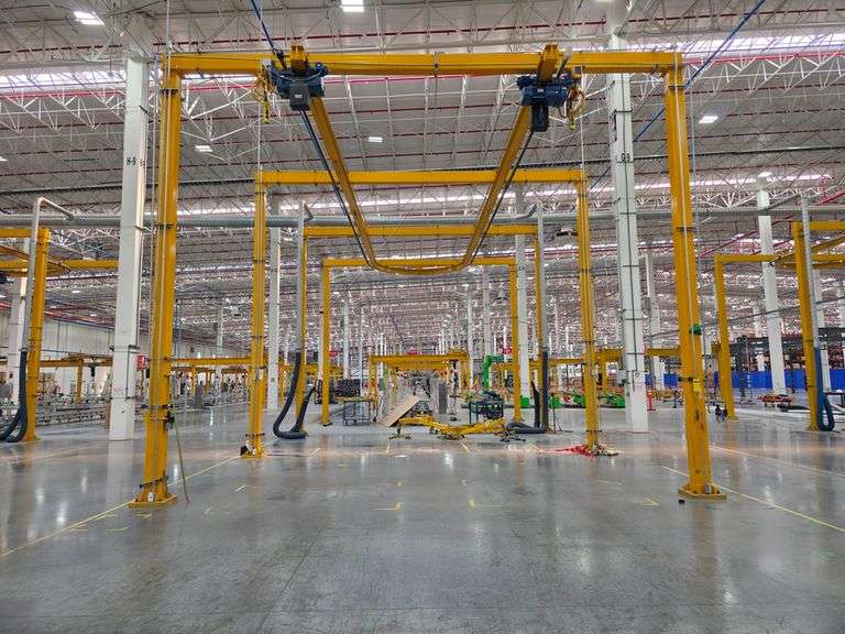 MUNCK 2-ton traveling crane with 8“ x 8” IPR beam and 8“ x 8” joist ...