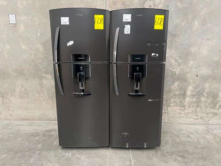 Lote de 2 refrigeradores, contiene: 1 Refrigerador con dispensador de ...