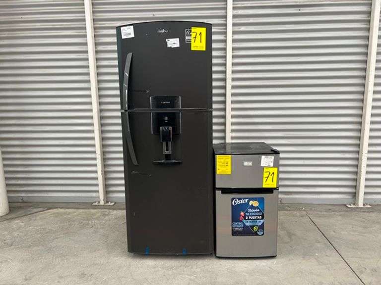 Lote de 2 refrigeradores, contiene: 1 Refrigerador con dispensador de ...