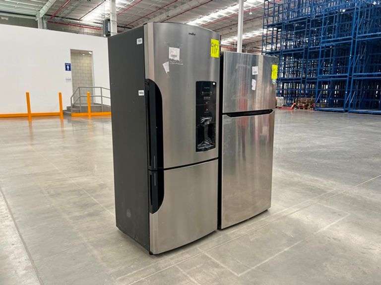 Lote de 2 refrigeradores, contiene: 1 Refrigerador con dispensador de ...