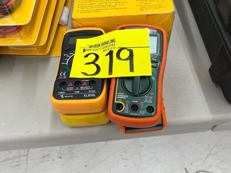 1 FLUKE DIGITAL MULTIMETER, model IP 67 RUGGED, 1 LOT with 1 FLUKE 28 ...